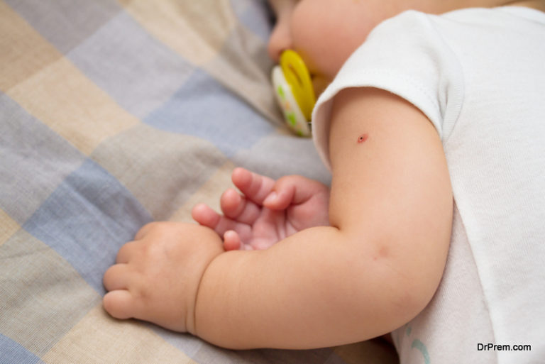 HOW TO SOOTHE A BABY AFTER A VACCINE